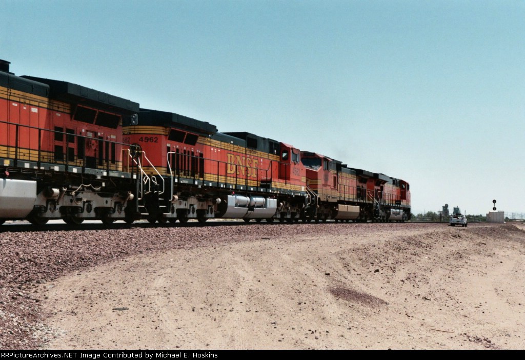 BNSF 4562